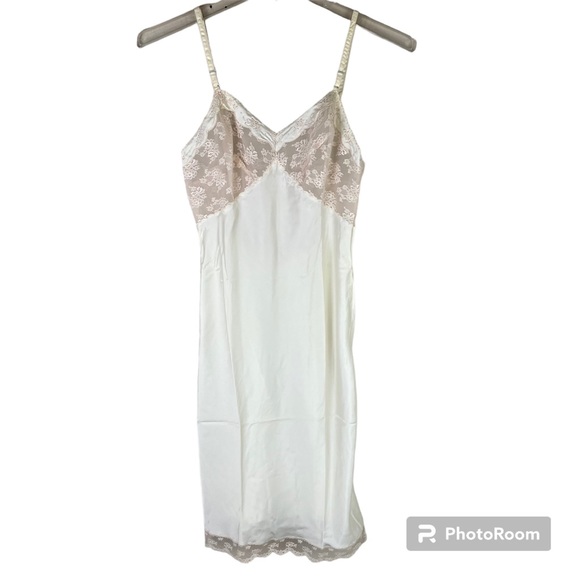 Bali | Intimates & Sleepwear | Vintage Bali Dead Stock Cream Lace ...